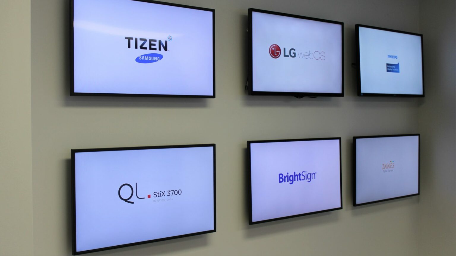 What is a Digital Signage Player Device? - Navori Labs